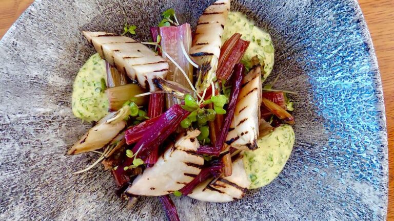 Navets pochés grillés et confit de blettes rouges – Méchinaud